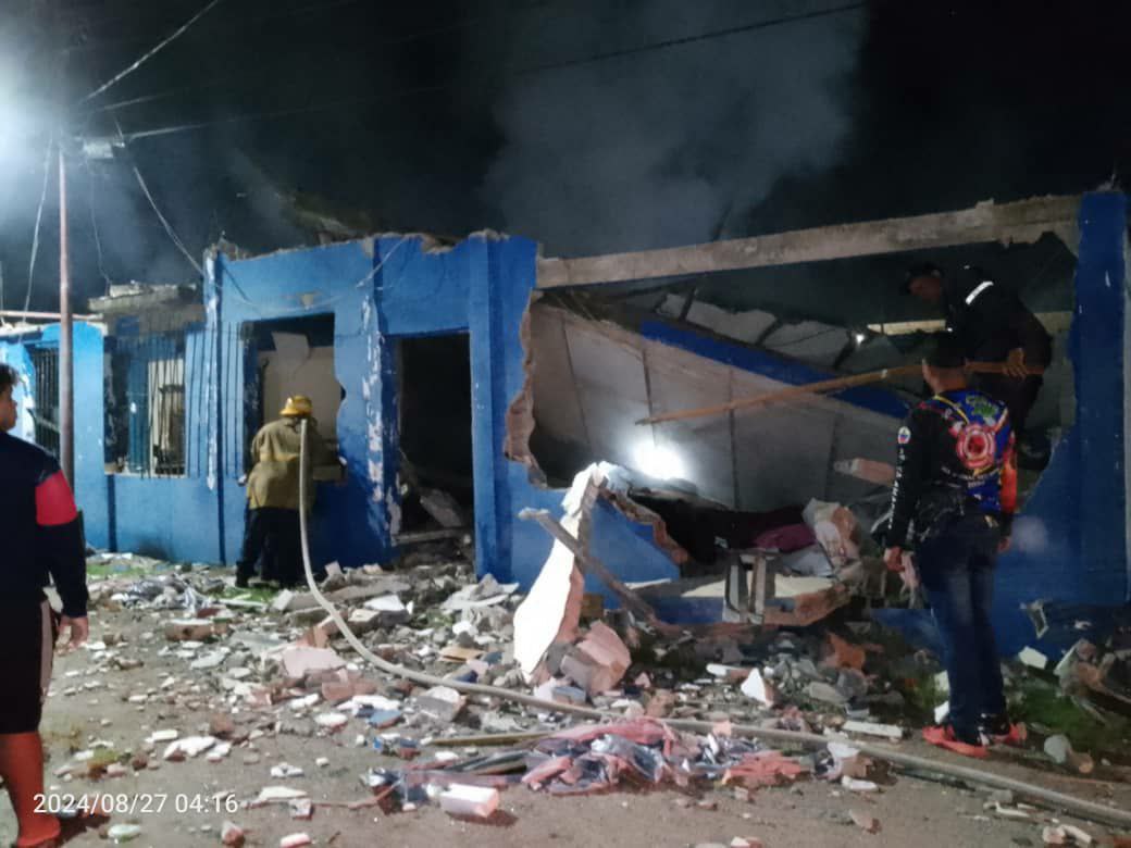 Explosión de bombona de gas causa daños en tres viviendas