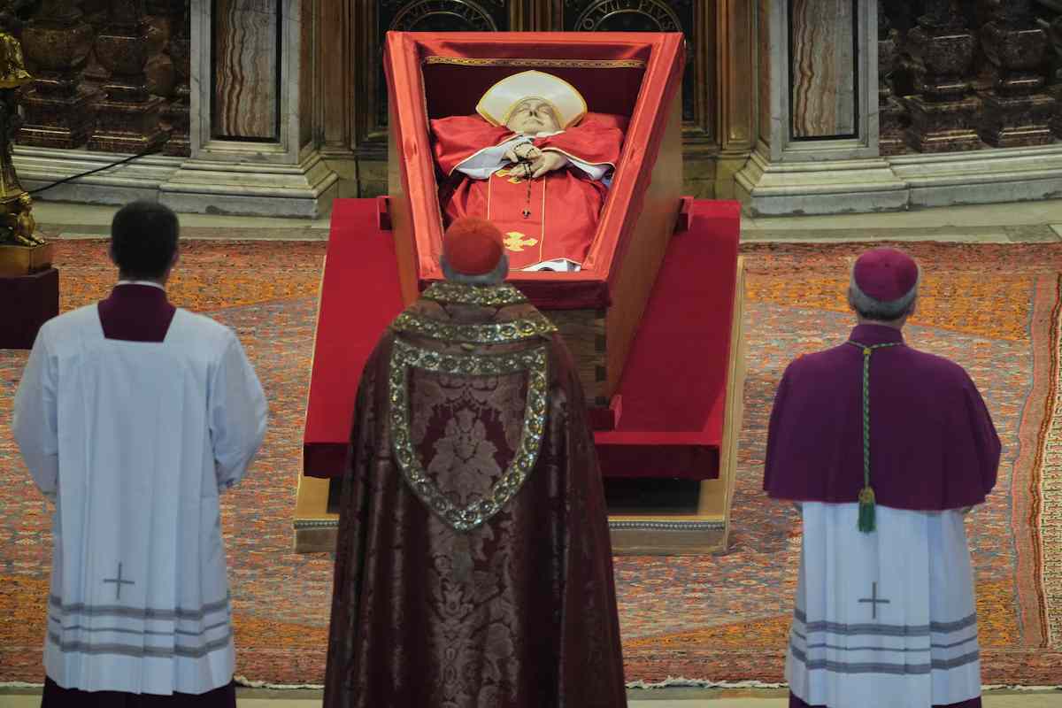 Video: El féretro del papa Francisco fue llevado a San Pedro
